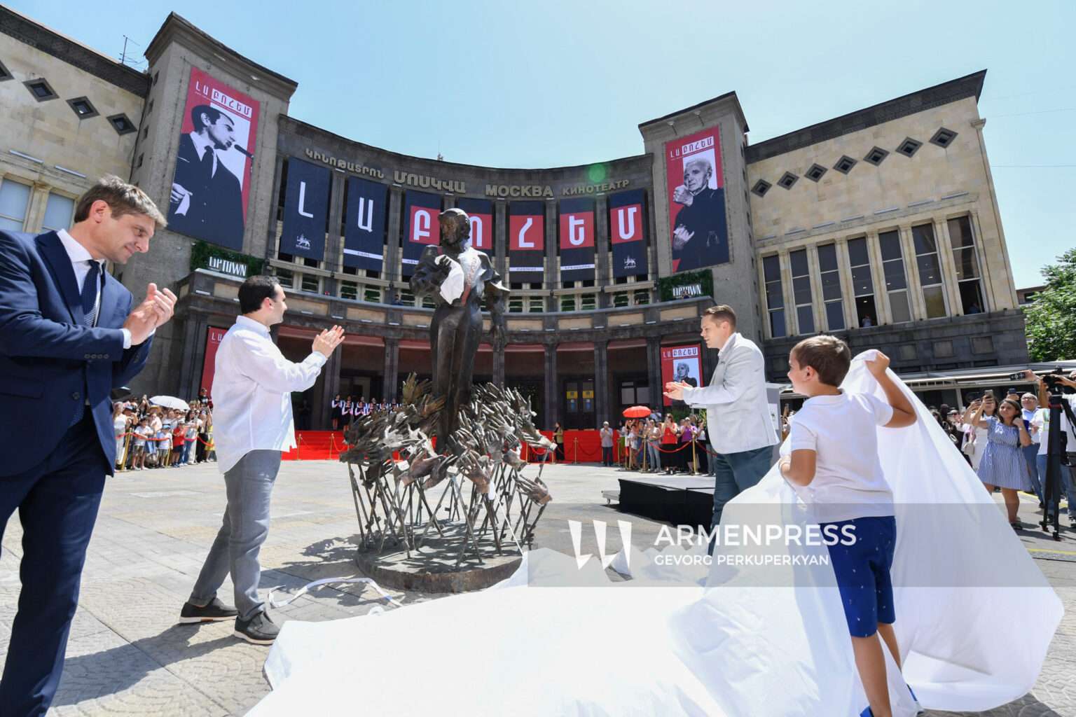 Statue of Charles Aznavour unveiled in Yerevan – The California Courier